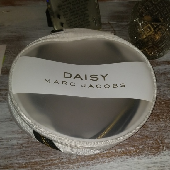 Marc Jacobs | Bags | Marc Jacob Daisy Cosmetics Bag | Poshmark